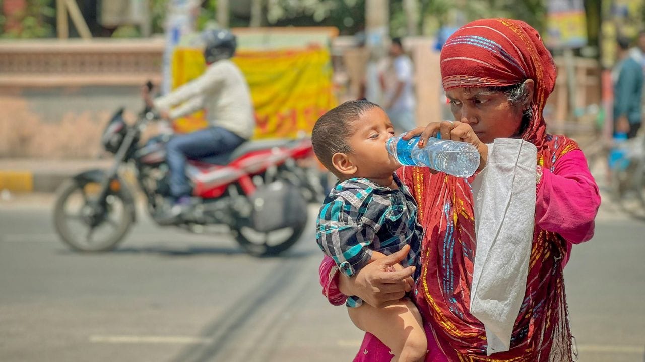 Delhi Weather Update: IMD Predicts Heatwave as Temperatures Soar to 42 ...