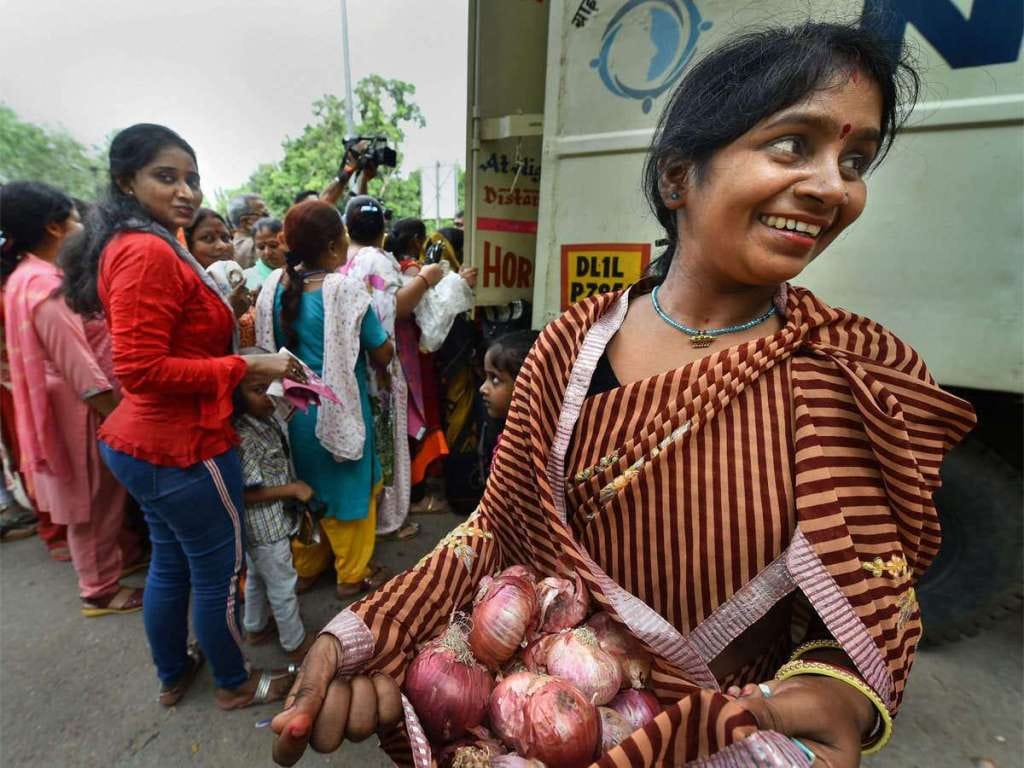 Government to Release 1,00,000 tonnes of Buffer Onion Stock into the Market: Narendra Singh Tomar