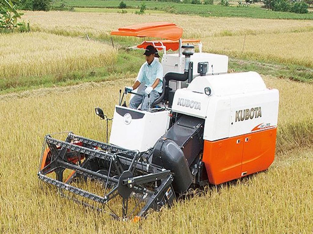 Combine Harvester: Uses, Benefits, Prices and Top Companies ...