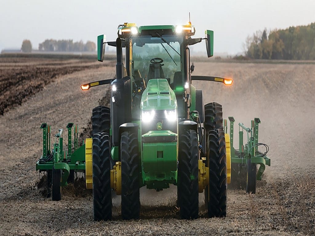 John Deere Unveils Their Self Driving Tractor That Can Be Controlled ...