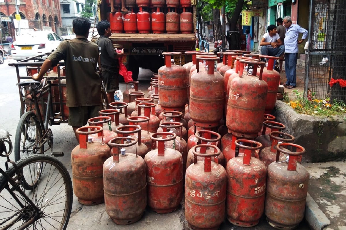 Good News! LPG Cylinder Prices in Delhi Falls by Rs 91.50, Check State ...