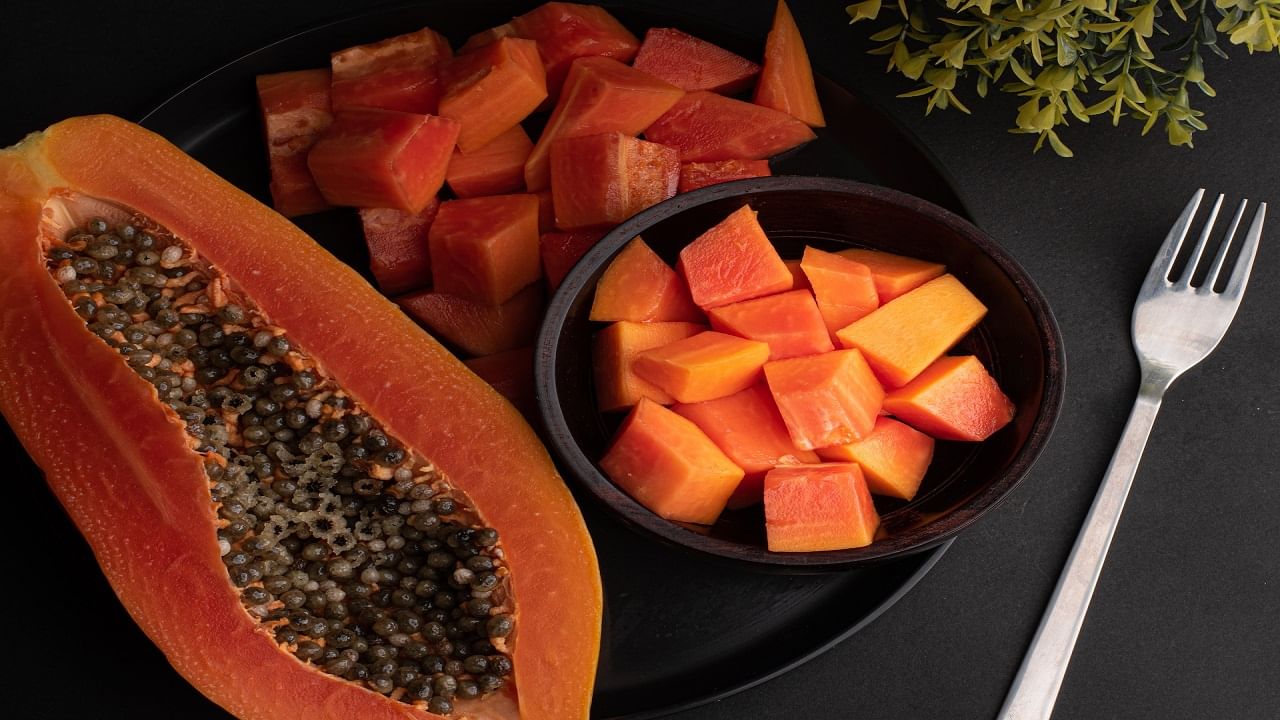 Are You Eating Papaya Empty Stomach? Know Whether it is Good or Bad