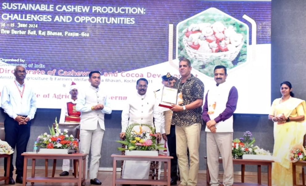 Governor of Goa Honors ICAR-CCARI Cashew Farmer with Best Farmer Award 2024